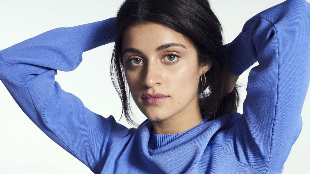 Anya Chalotra Biography, Age, Boyfriends, Income, Height, Net worth ...